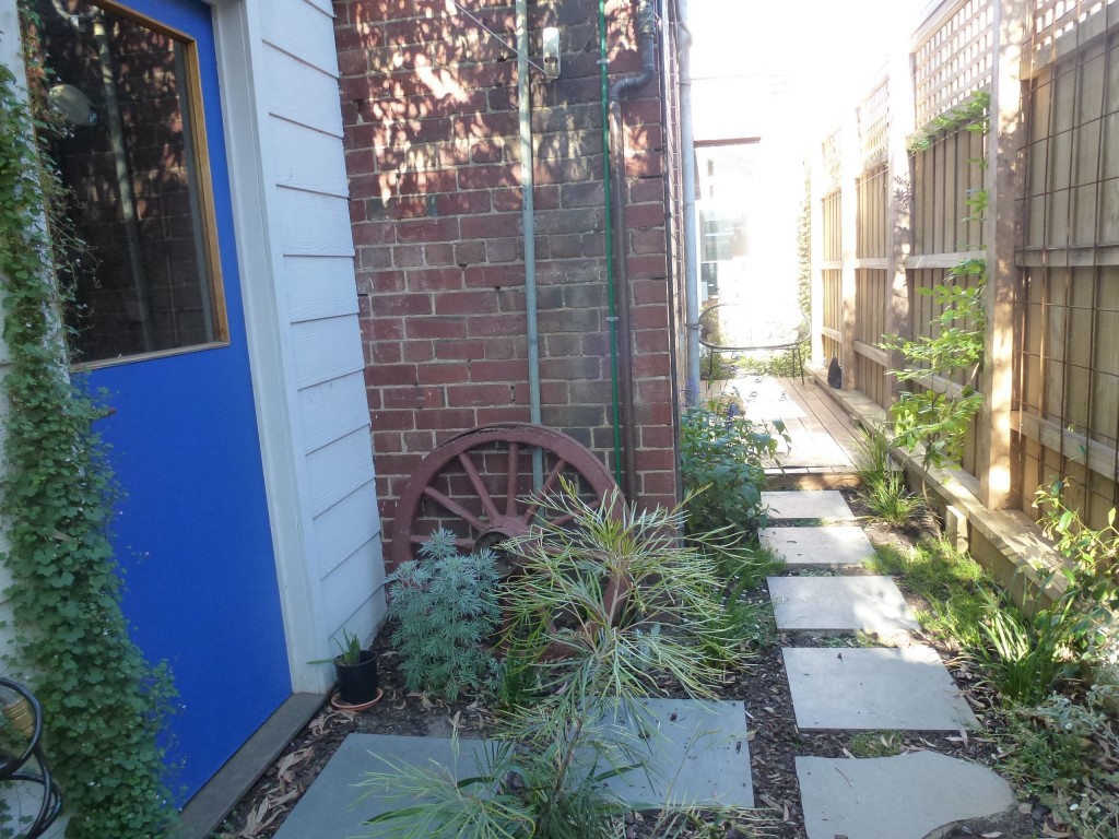 A small garden design in Melbourne - small spaces GARDEN DESIGN